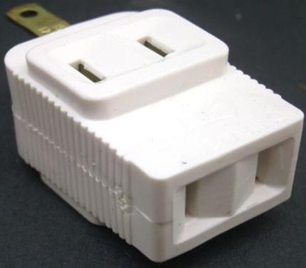 Cube Tap 400, 3-in-1 Plug Outlet Adapter, | Nido Group